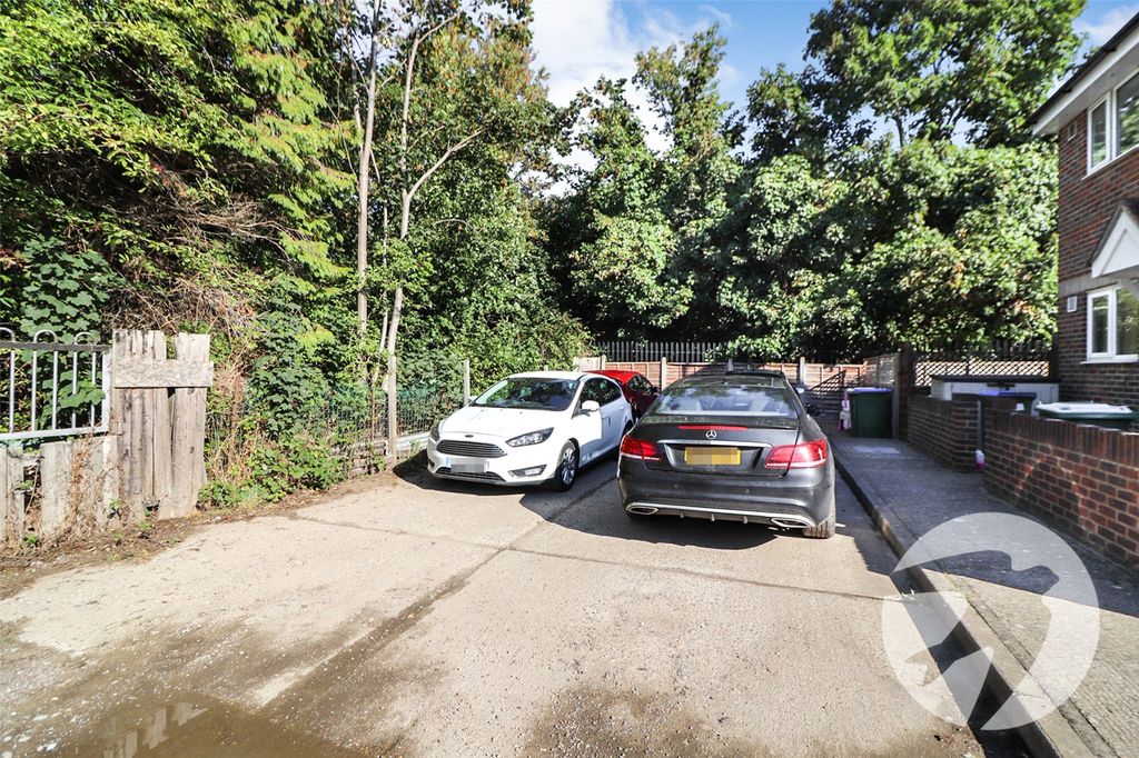 Eversley Cross, Barnehurst, Kent DA7, 2 bed maisonette for sale, £ ...