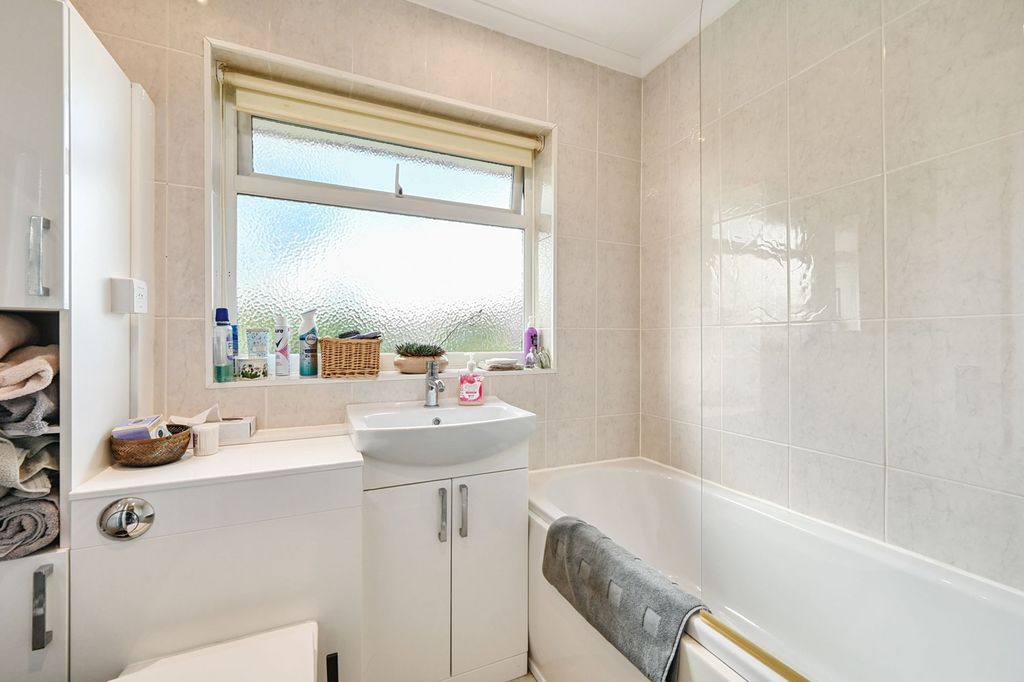 Glebelands, Biddenden TN27, 3 bed detached bungalow for sale, £500,000 ...