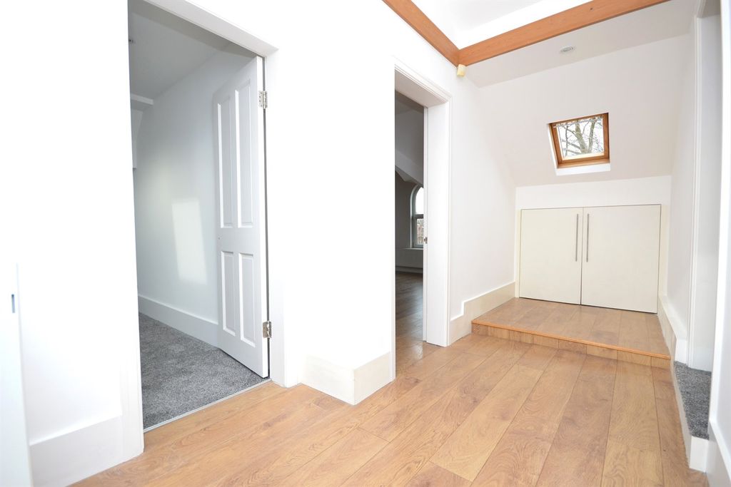 Heaton Moor Road, Stockport SK4, 2 bed flat for sale, £250,000 ...