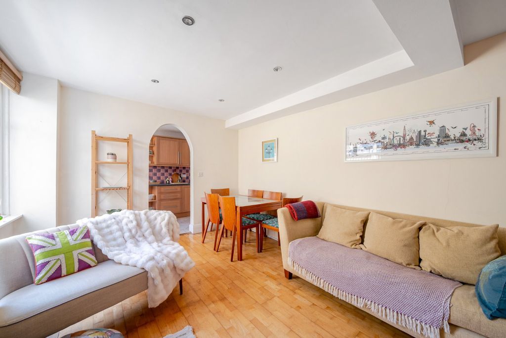 Glengall Road, London NW6, 2 bed flat for sale, £550,000 | PrimeLocation