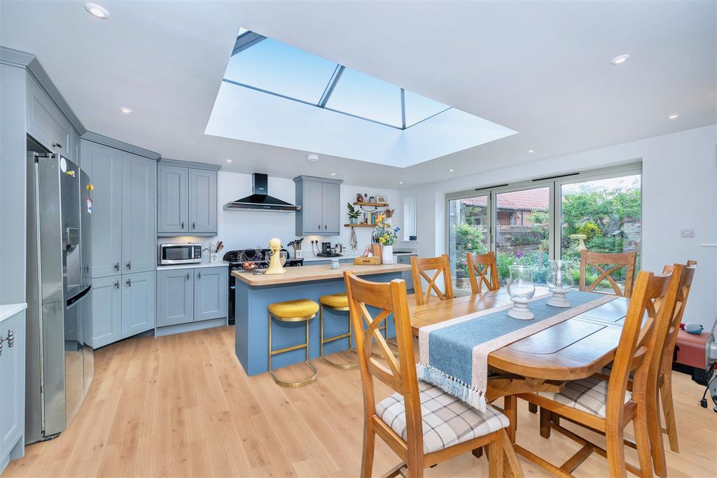 High Street, Brant Broughton LN5, 3 bed detached house for sale, £ ...