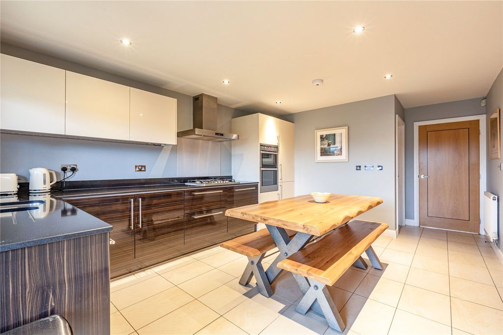 Addlestone, Surrey KT15, 4 bed detached house for sale, £750,000 ...
