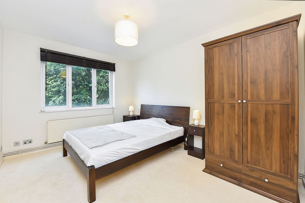 Burntwood Lane, London SW17, 2 bed flat to rent, £1,850 pcm | PrimeLocation