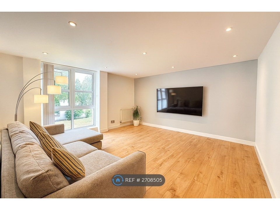 Barrier Point Road, London E16, 1 bed flat to rent, £1,600 pcm ...