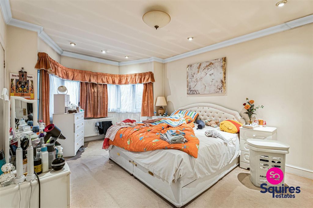 Cheyne Walk, Hendon NW4, 4 bed detached house for sale, £900,000 ...