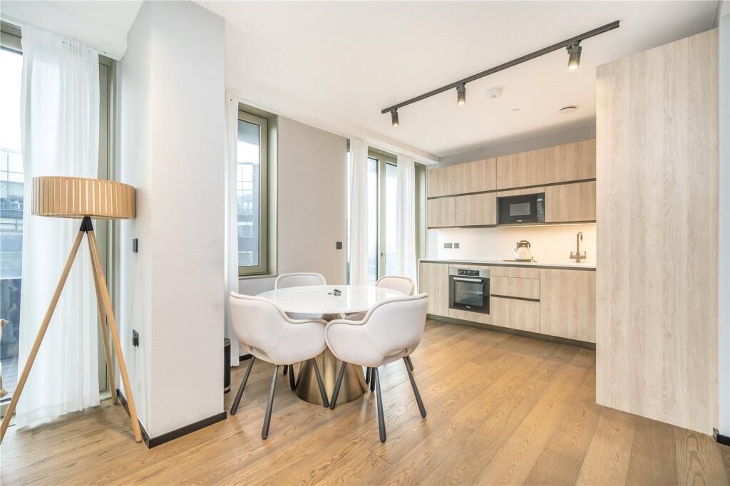 Hibbert Street, Luton LU1, 2 bed flat to rent, £1,299 pcm | PrimeLocation