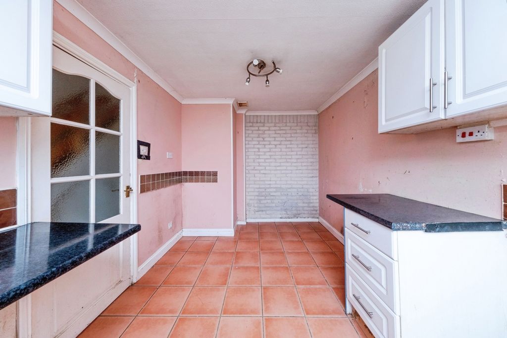 Arrow Place, Bletchley, Milton Keynes, Buckinghamshire MK2, 3 bed end ...