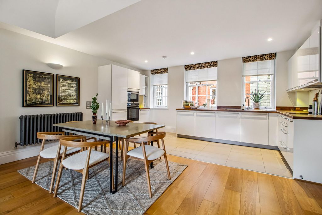 Searle House, London SW11, 2 bed flat for sale, £1,000,000 | PrimeLocation