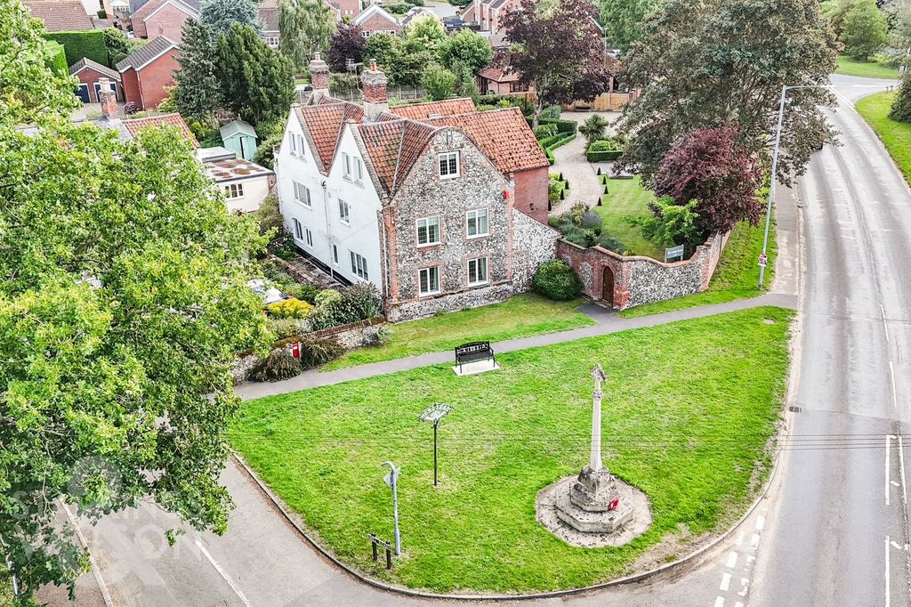 Mill Road, Horstead, Norwich NR12, 6 bed detached house for sale, £ ...