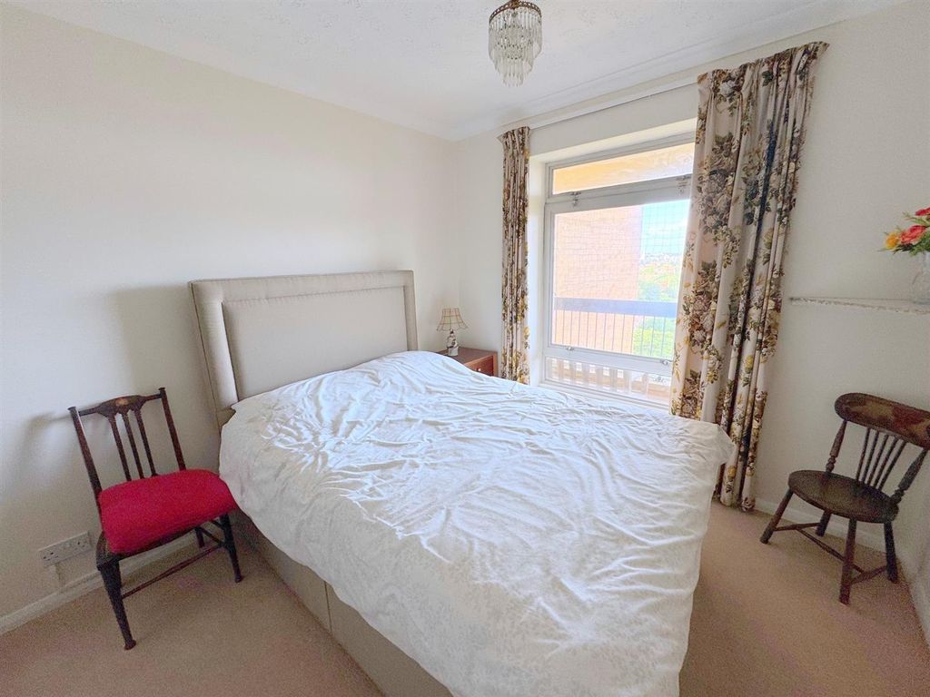 Rustington Court, 8 St. Johns Road, Eastbourne BN20, 2 bed flat for ...