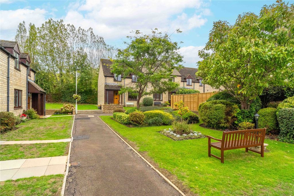 Kingsdale Court, Broadway, Worcestershire WR12, 2 bed flat for sale, £ ...