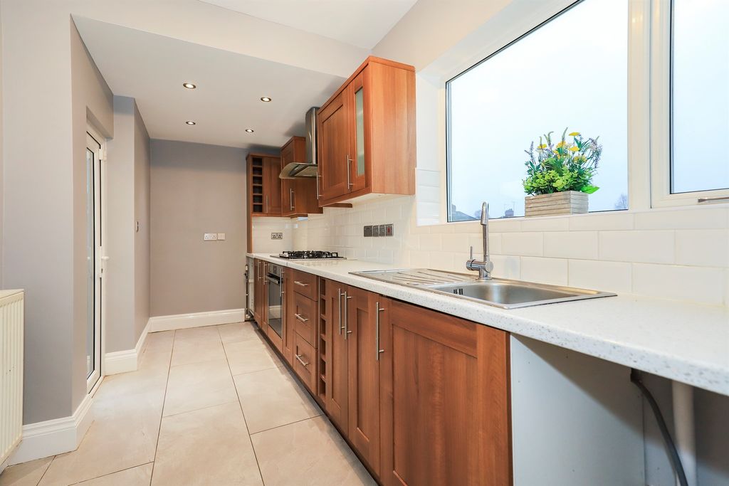 Moreton Road, Bushbury, Wolverhampton WV10, 3 bed detached house for ...