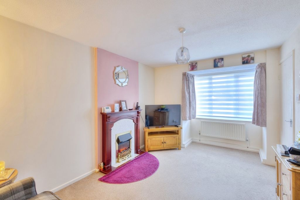 Linnet Close, Wellingborough, Northamptonshire NN8, 2 bed semi-detached ...