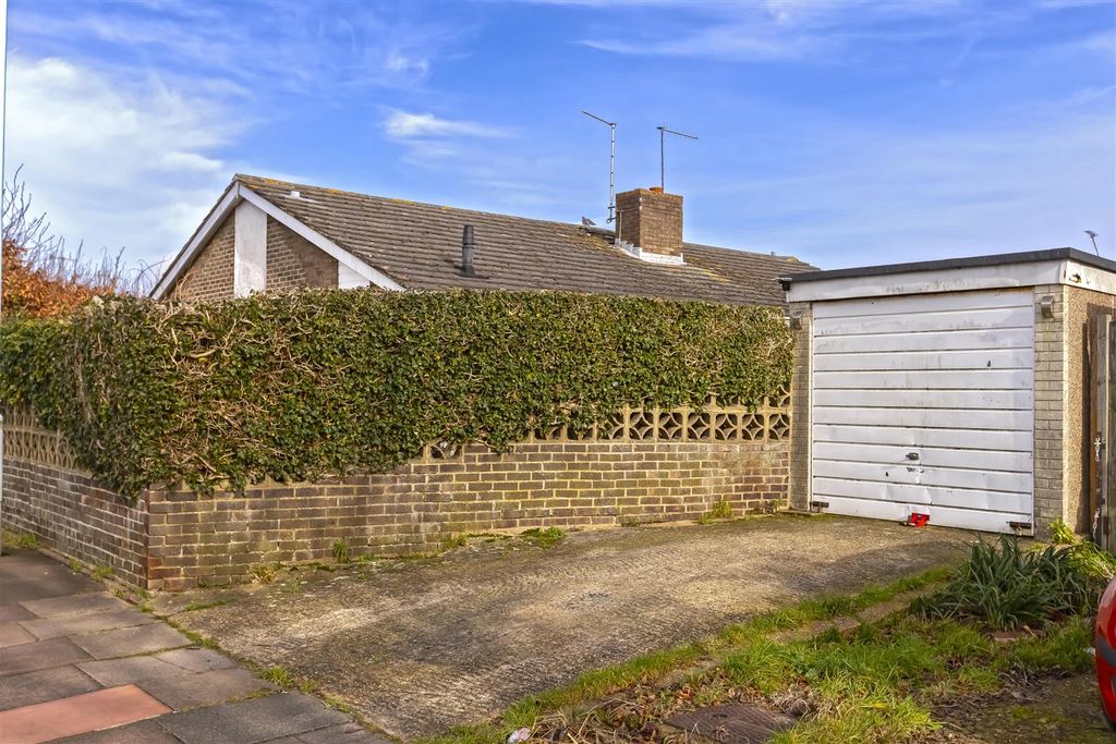 Boxgrove, Goring-By-Sea BN12, 2 bed semi-detached bungalow for sale, £ ...