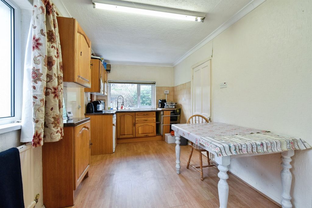 Ynyslas Crescent, Glynneath, Neath SA11, 3 bed end terrace house for ...