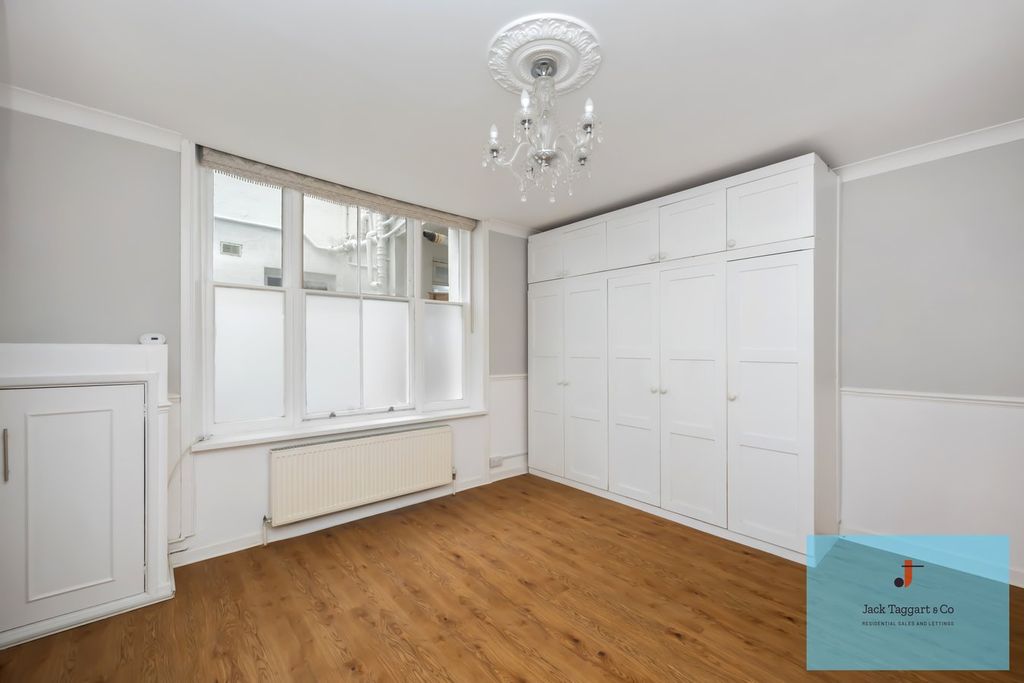 Adelaide Crescent, Hove BN3, 2 bed flat for sale, £375,000 | PrimeLocation