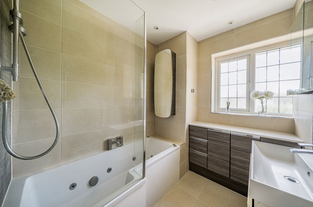 Guildford, Surrey GU1, 4 bed detached house for sale, £1,300,000 ...