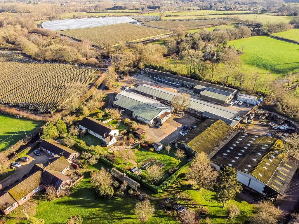 Tutts Lane, West Wellow, Romsey SO51, 5 bed farmhouse for sale, £ ...