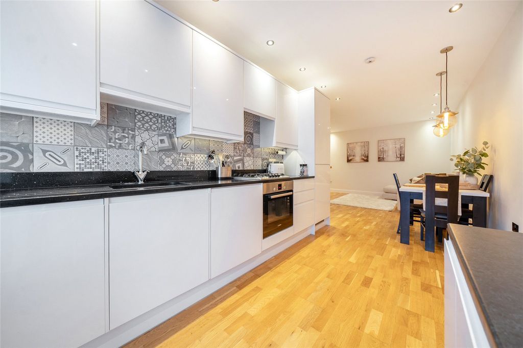 Marlborough House, 82 Park Street, Camberley, Surrey GU15, 2 bed flat ...