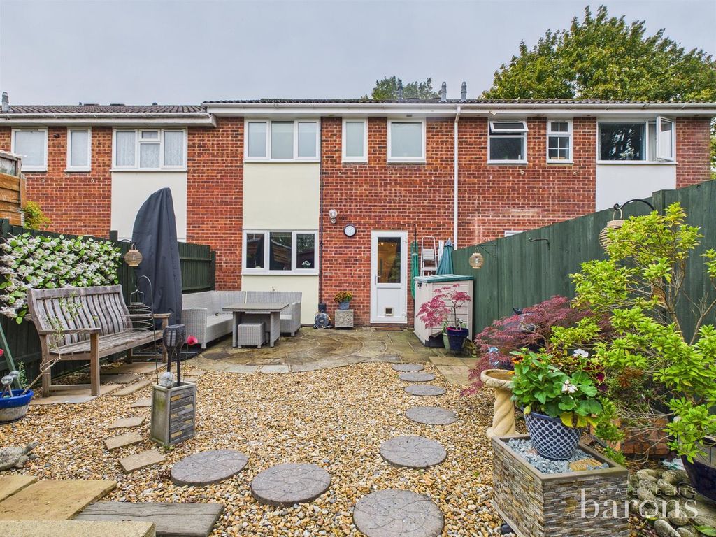 Kintyre Close, Oakley, Basingstoke RG23, 3 bed terraced house for sale ...