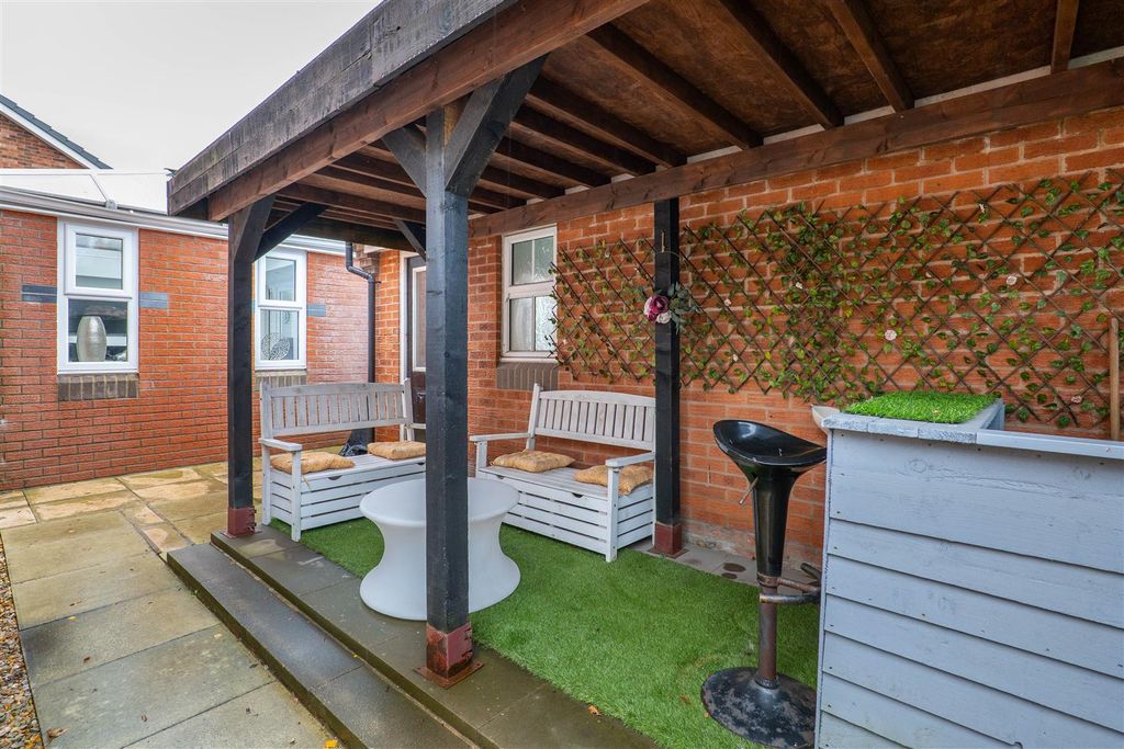 Dunkirk Lane, Leyland PR26, 4 bed detached house for sale, £400,000 ...