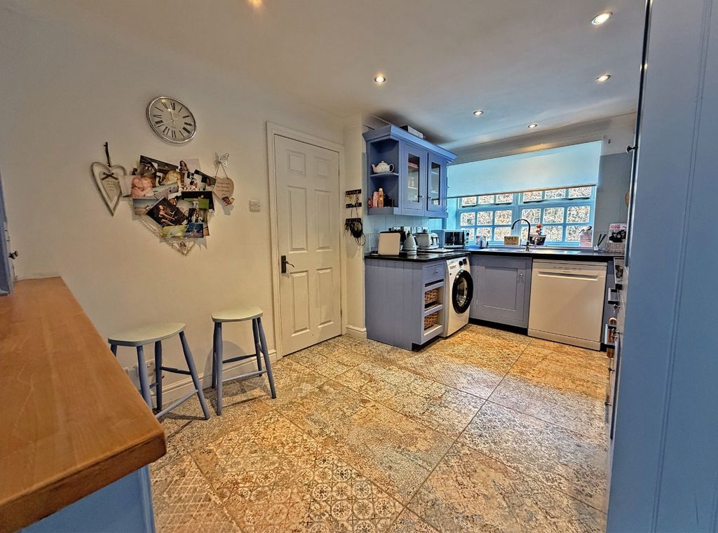 Grovers Court, Wycombe Road, Princes Risborough HP27, 4 bed detached ...