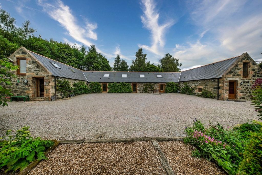 Waterside Farmhouse & Court, Oyne, Insch, Aberdeenshire AB52, 4 bed ...
