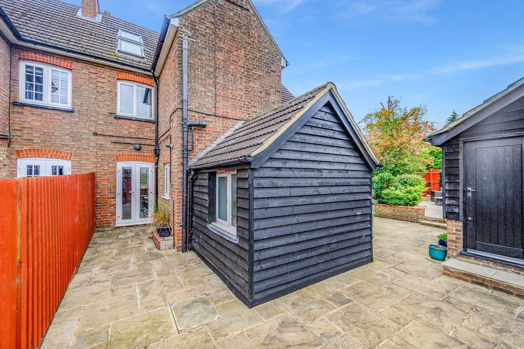 The Cottages, Great Bramingham Lane, Luton LU3, 4 bed end terrace house ...