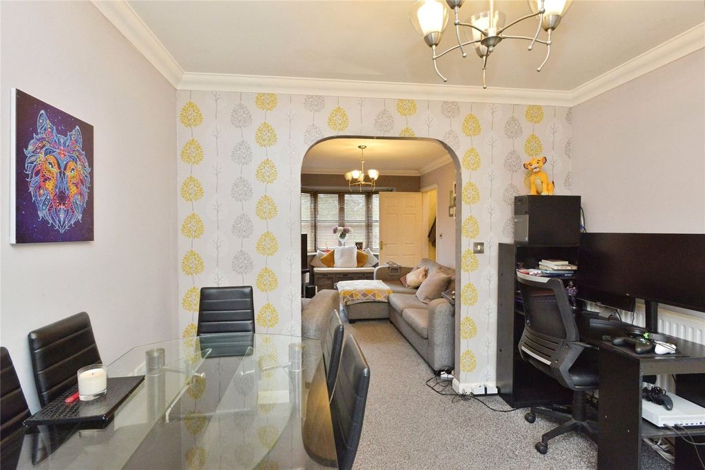 Upper Wood Close, Shenley Brook End, Milton Keynes, Buckinghamshire MK5 ...