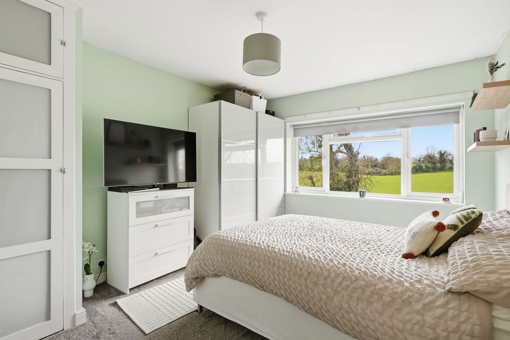 Maple Way, Coulsdon CR5, 2 bed maisonette for sale, £375,000 ...