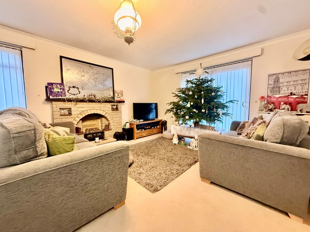 Wildern Lane, Hedge End, Southampton SO30, 3 bed detached bungalow for ...