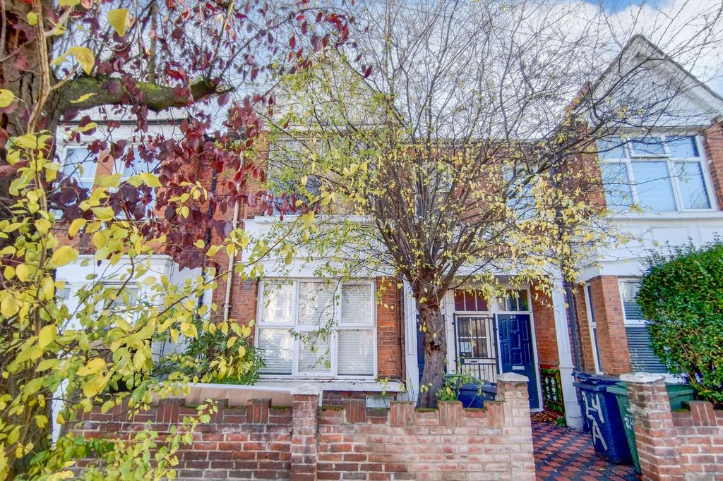 Chandos Road, London N17, 2 bed flat for sale, £220,000 | PrimeLocation