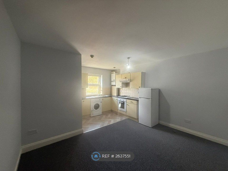 Howard Road, London SE25, 3 bed flat to rent, £1,895 pcm | PrimeLocation
