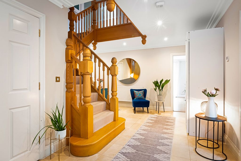 Pickhurst Road, Chiddingfold, Godalming, Surrey GU8, 7 bed detached ...