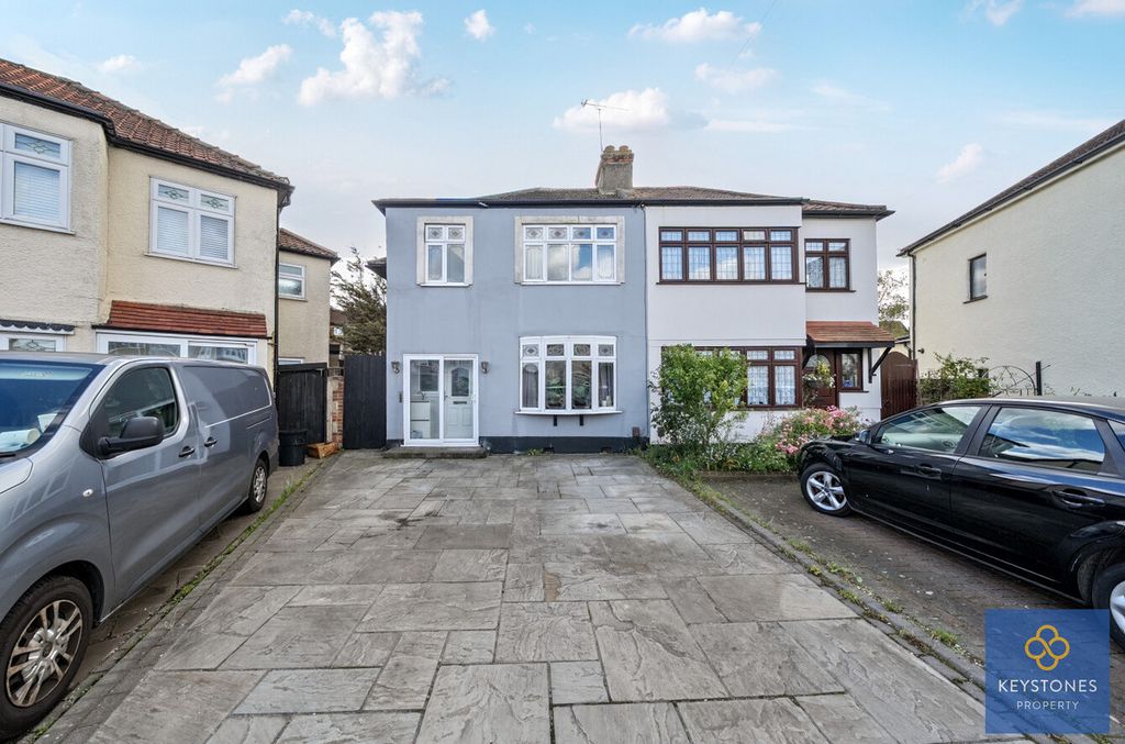 Gelsthorpe Road, Collier Row RM5, 4 bed semi-detached house for sale, £ ...