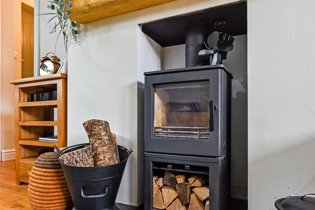 Roberts Road, Barton Stacey, Winchester SO21, 2 bed semi-detached house ...