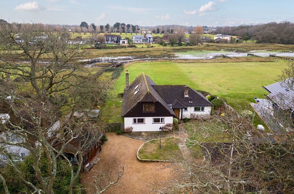 Smugglers Lane, Bosham PO18, 5 bed detached bungalow for sale, £ ...