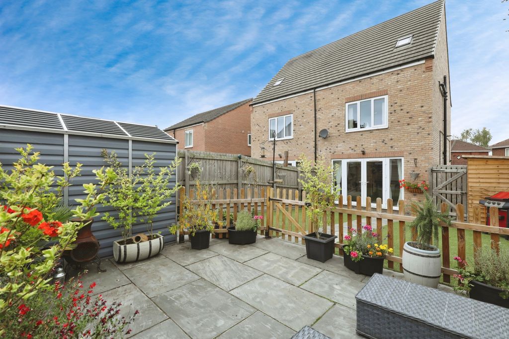 Coniston Grove, Bircotes Village DN11, 3 bed town house for sale, £ ...