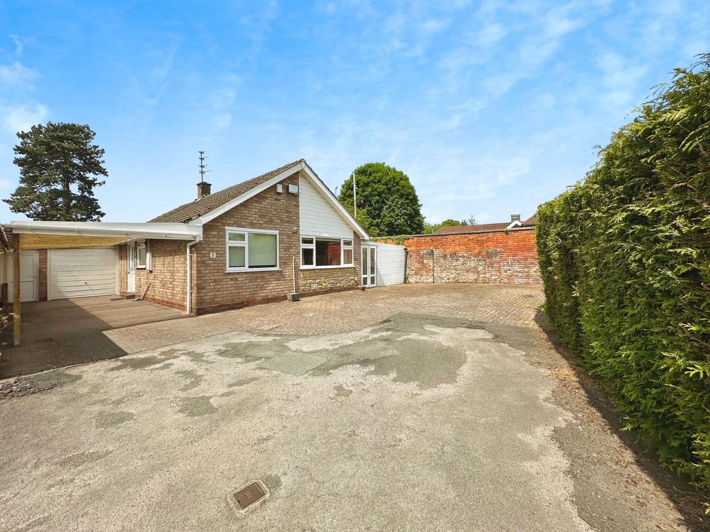 Warwick Drive, Codsall, Wolverhampton WV8, 2 bed bungalow for sale, £ ...