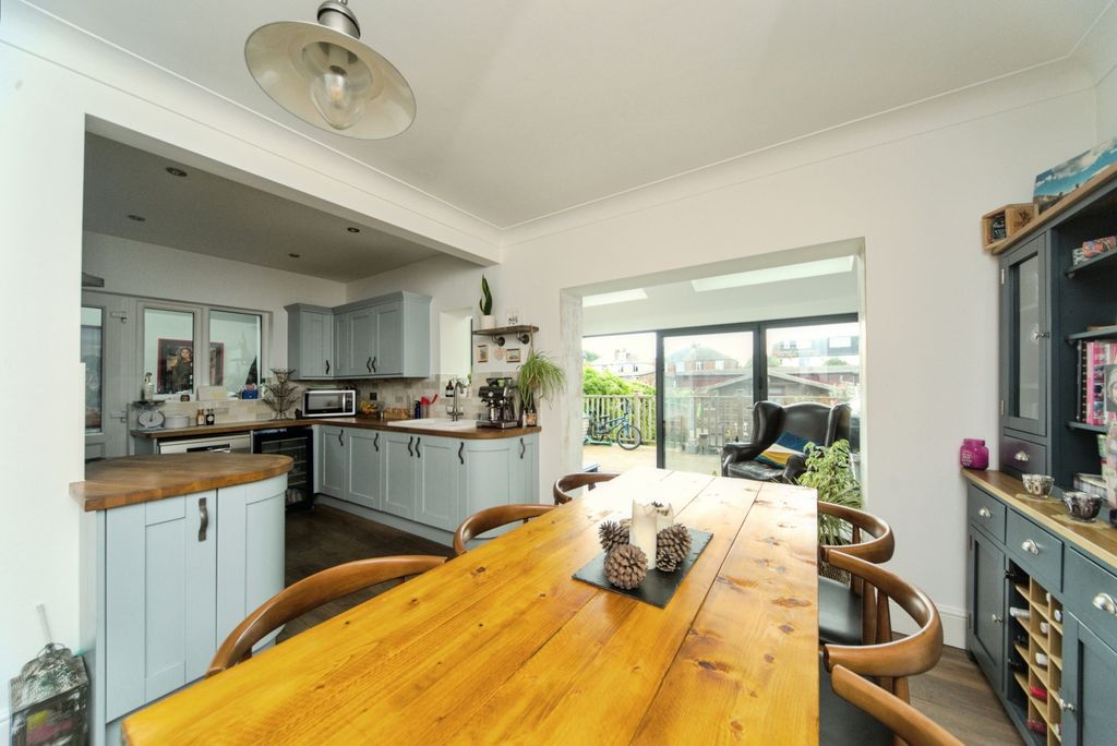 Moy Avenue, Eastbourne BN22, 4 bed semi-detached house for sale ...