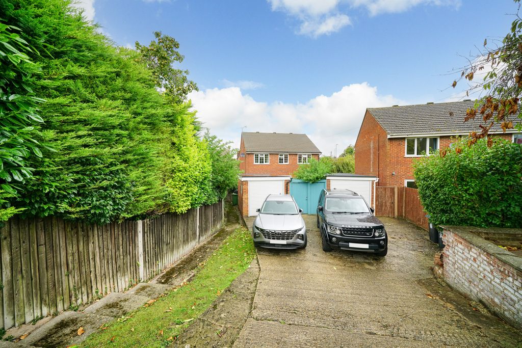 Icknield Way, Tring HP23, 4 bed detached house for sale, £635,000 ...
