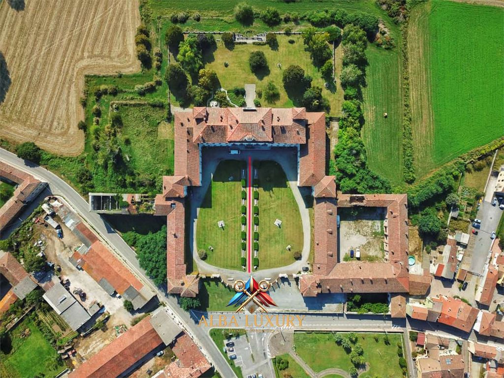 Via Trento, Orio Litta, Lombardia, 098042, Italy, 12 bed villa for sale ...