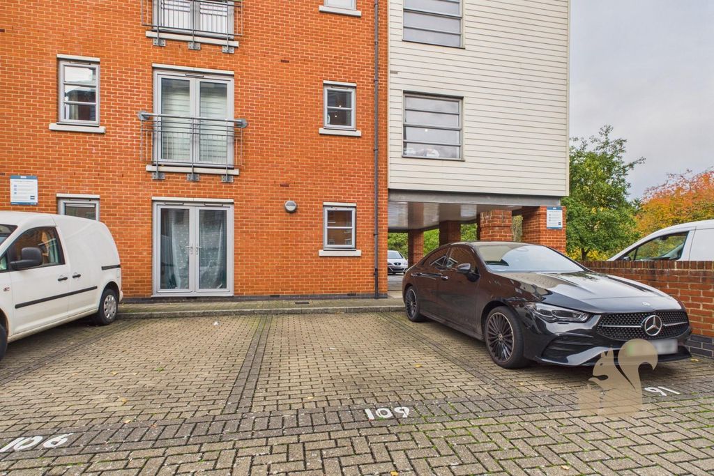 Rotary Way, Colchester CO3, 1 bed flat for sale, £160,000 | PrimeLocation