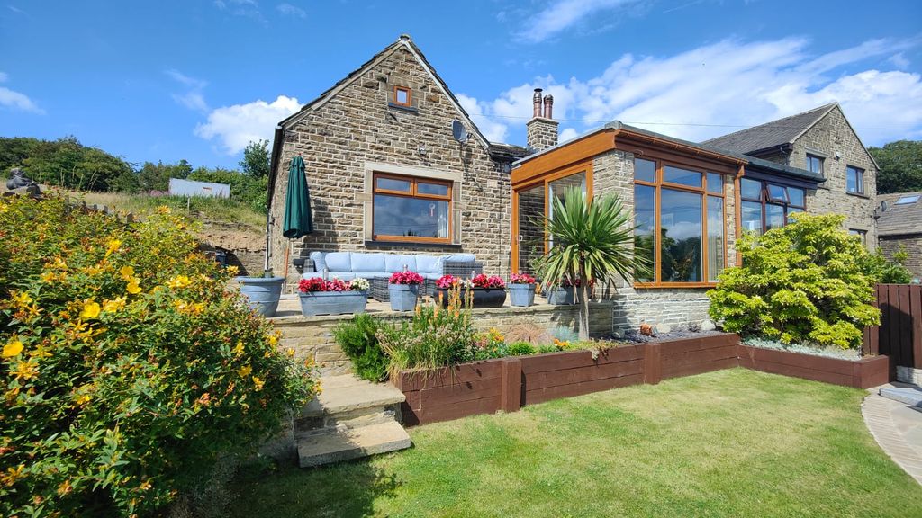 Close Head, Thornton, Bradford BD13, 2 bed semi-detached bungalow for ...