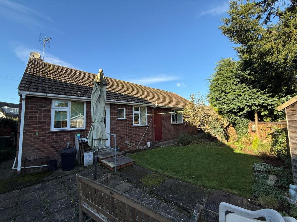 Bouverie Road, Hardingstone, Northampton NN4, 3 bed detached bungalow ...