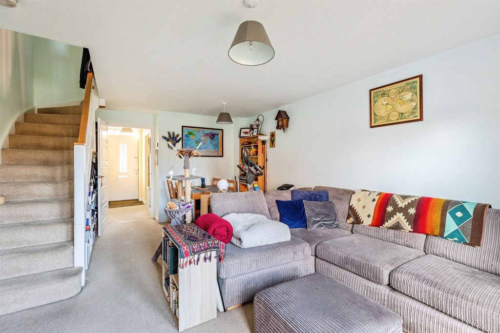 Talbot Road North, Wellingborough NN8, 2 bed semi-detached house for ...