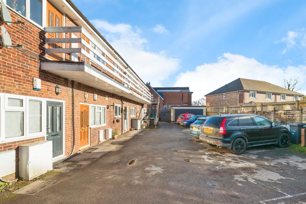 Sandy Lane, Crawley Down, Crawley RH10, 2 bed flat for sale, £225,000 ...