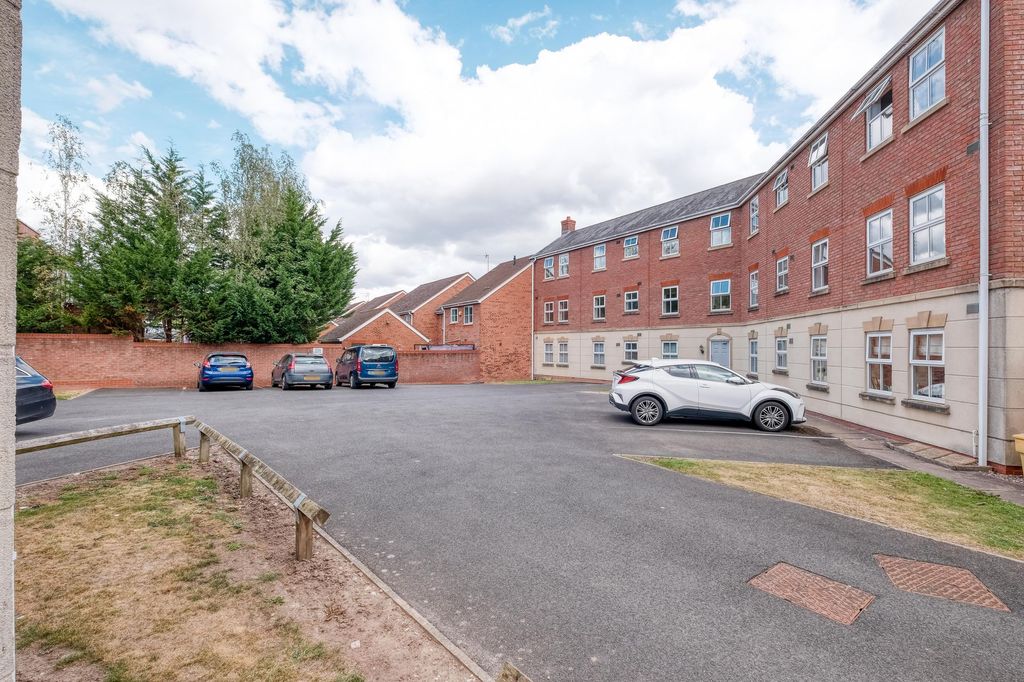 Ascote Lane, Shirley B90, 2 bed flat for sale, £170,000 | PrimeLocation