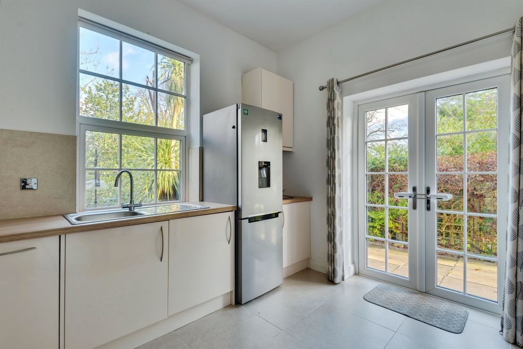 Kingsley Green, Frodsham WA6, 2 bed property for sale, £270,000 ...