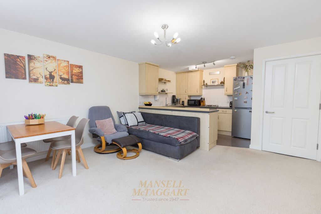 Holyrood Place, Edinburgh House Holyrood Place RH11, 2 bed flat for ...